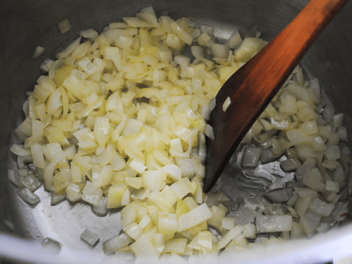 Homemade pasta sauce (recipe and canning instructions)
