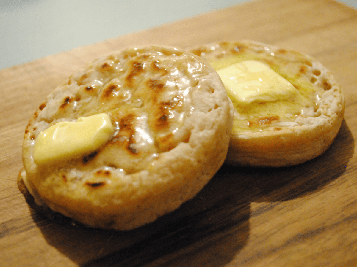 Simple sourdough crumpets (beginner friendly)