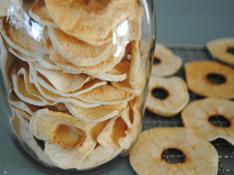How to dehydrate apples (easy dried apple recipe)